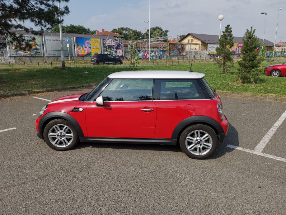 MINI Cooper 1.6 , Chilli red. Odlična prilika, 2011 god.