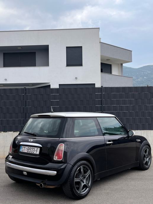 MINI Cooper 1.6i R50, 2002 god.