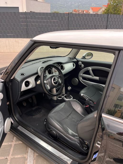 MINI Cooper 1.6i R50, 2002 god.