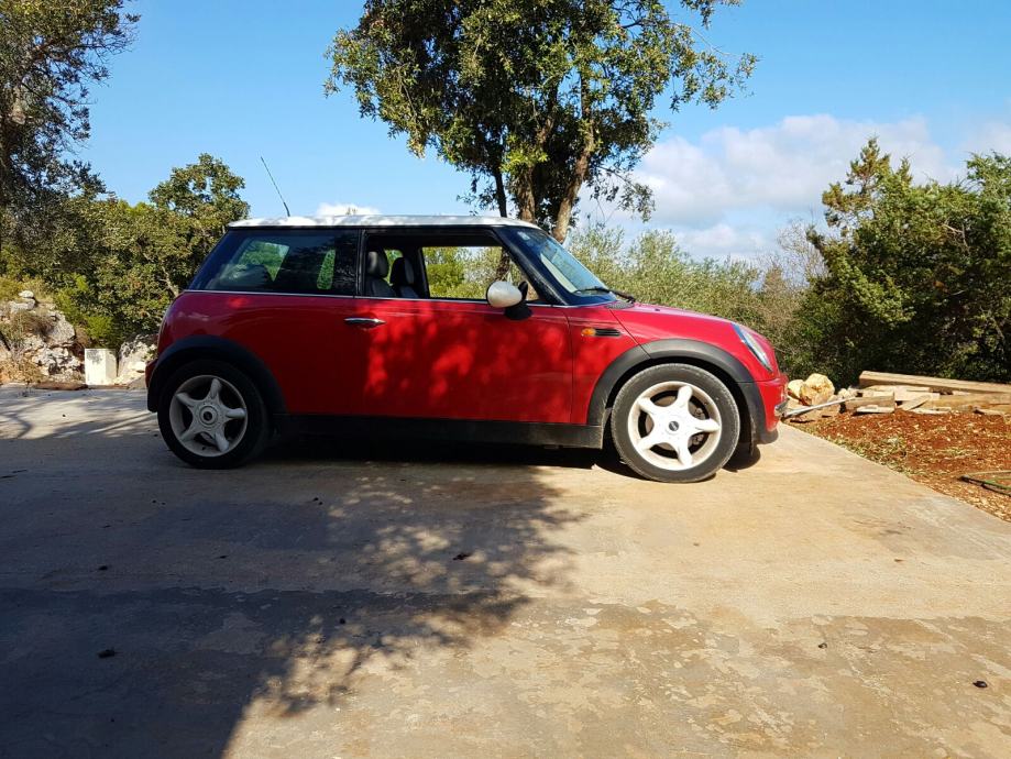 MINI Cooper 1600, 2003 god.