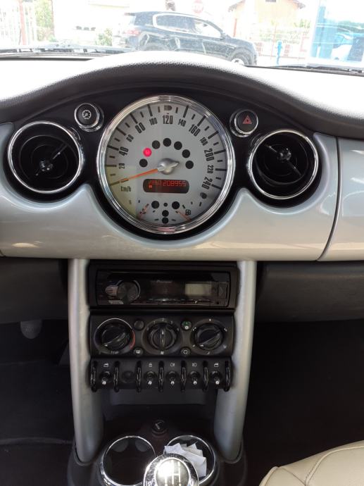 MINI Cooper Cooper **Reg:07/2025**, 2003 god.