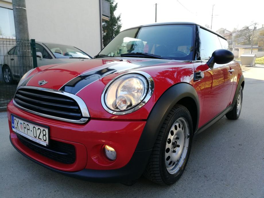 MINI Cooper 1.6 DIESEL, NAVY, 117.000 KM !!! sa prijepisom, 2011 god.
