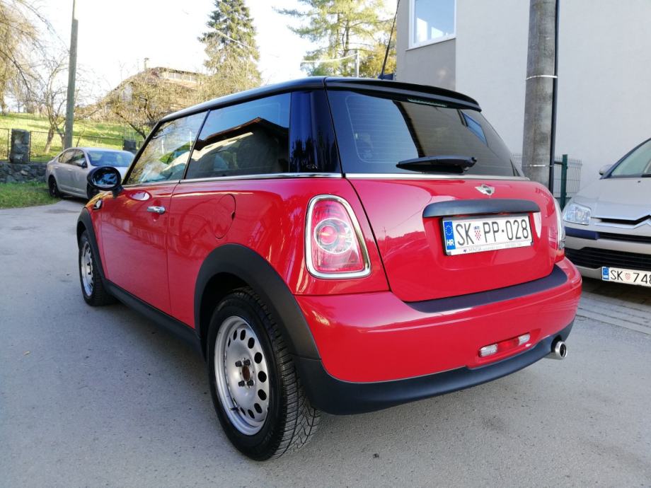 MINI Cooper 1.6 DIESEL, NAVY, 117.000 KM !!! sa prijepisom, 2011 god.