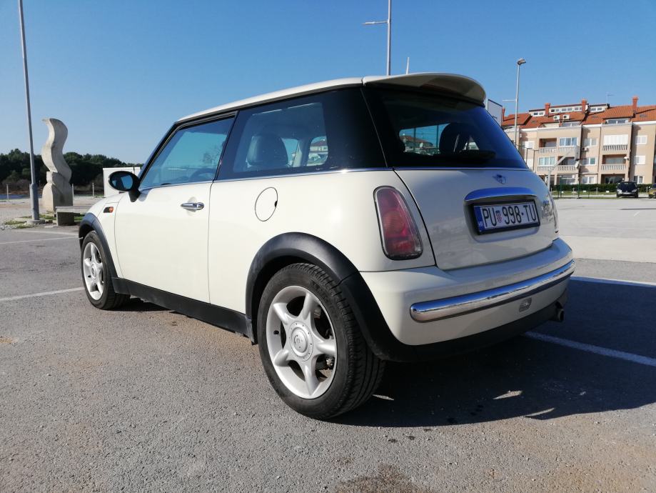 MINI Cooper Mini One, 2004 god.