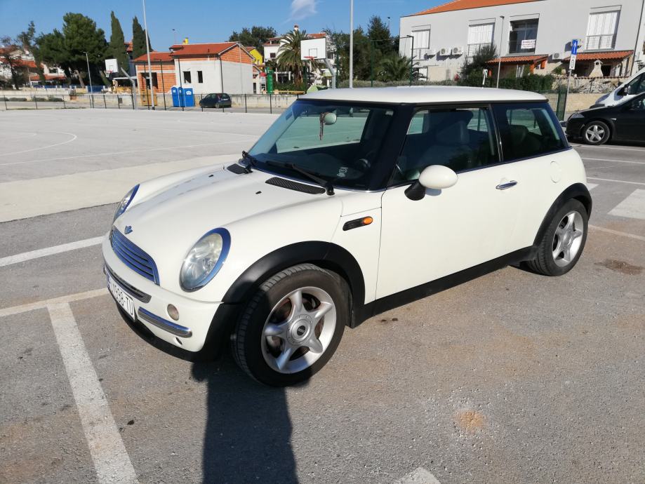 MINI Cooper Mini One, 2004 god.