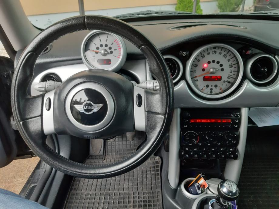 MINI Cooper Mini One, 2005 god.