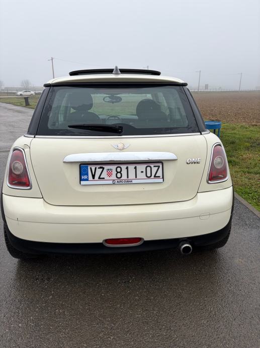 MINI Cooper Mini One, 2007 god.