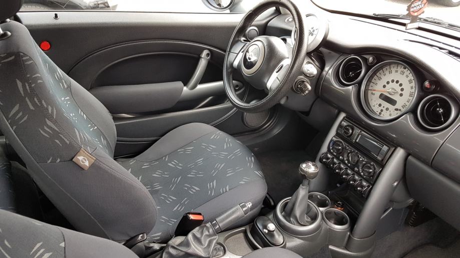 MINI Cooper Mini One, 2004 god.