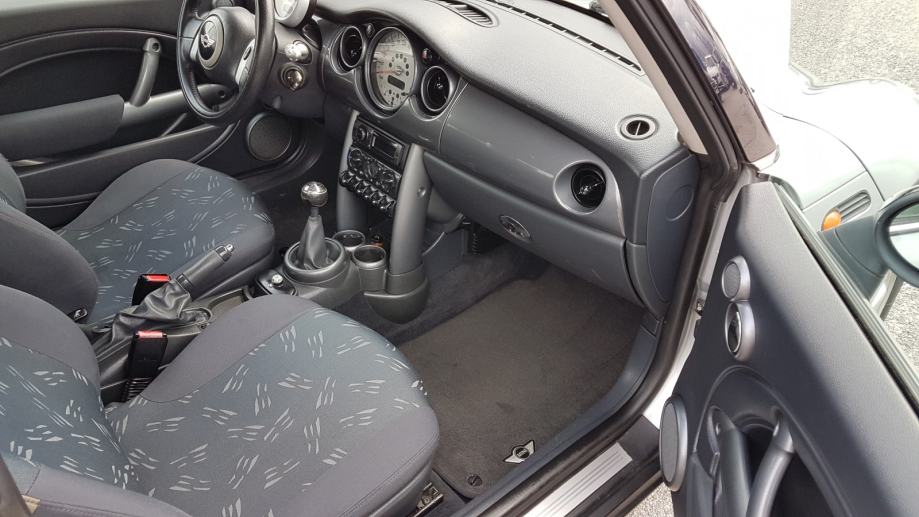 MINI Cooper Mini One, 2004 god.