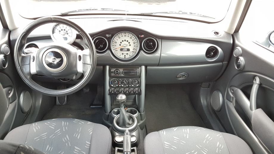 MINI Cooper Mini One, 2004 god.