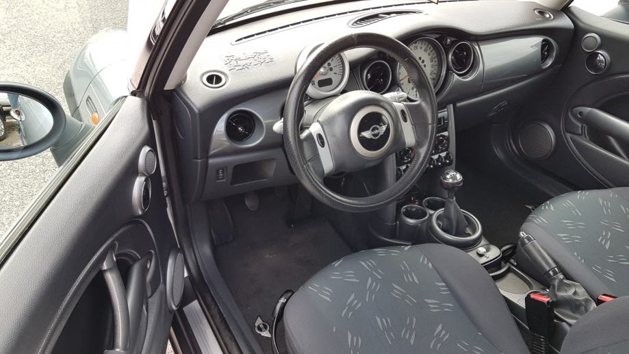 MINI Cooper Mini One, 2004 god.