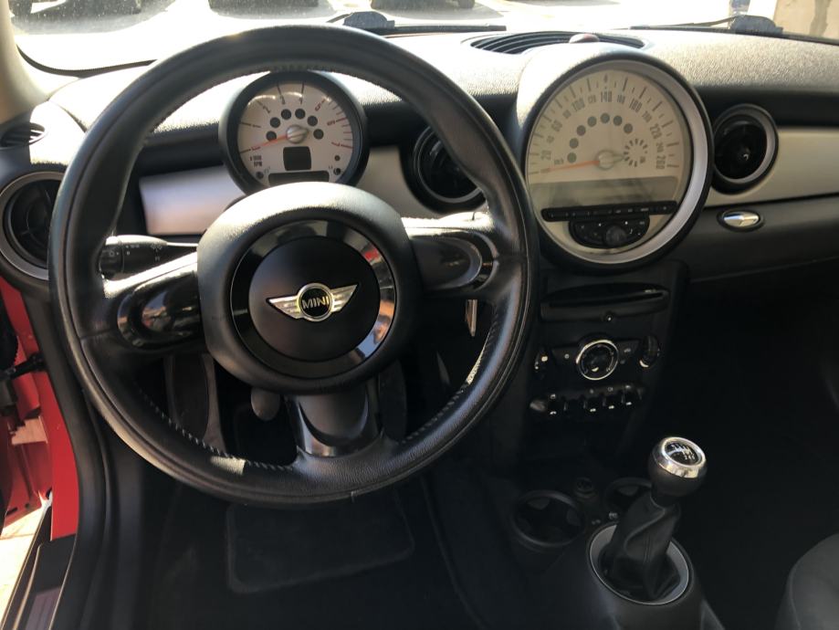 Mini COOPER ONE (R56) D 3D - Van den Broeck, 2011 god.