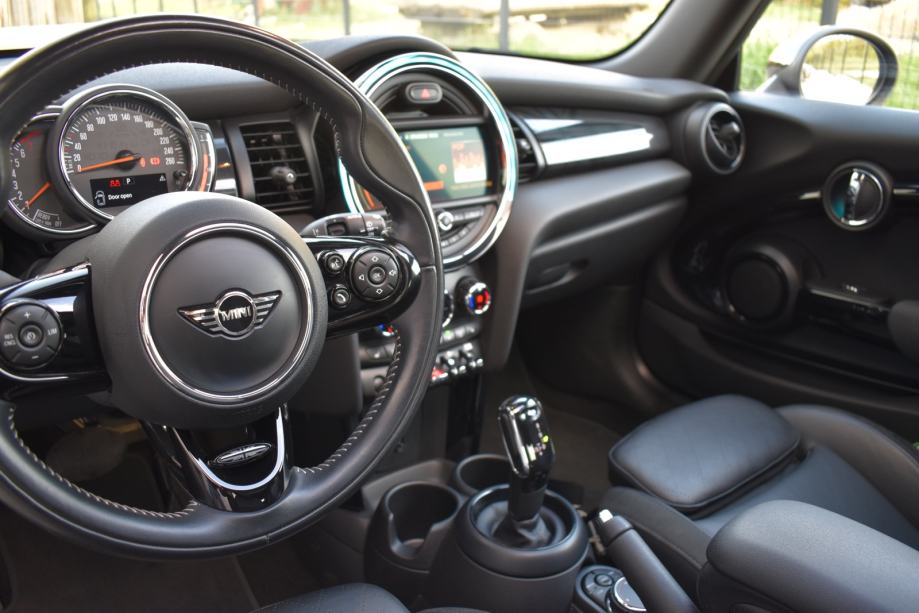 MINI Cooper, paket Chili, full LED, panorama, kao nov!, 2018 god.