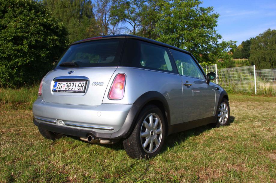 MINI COOPER R50 U IZVRSNOM STANJU, KULTNI AUTO, 5 100EUR!, 2003 god.