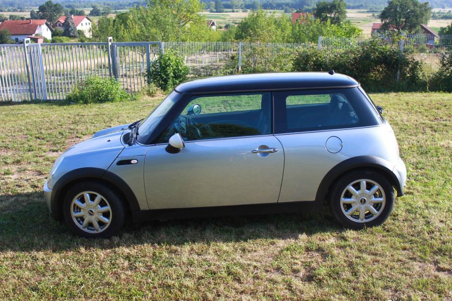 MINI COOPER R50 U IZVRSNOM STANJU, KULTNI AUTO, 5 100EUR!, 2003 god.