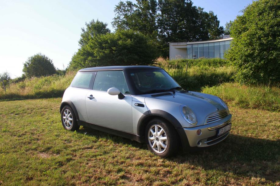 MINI COOPER R50 U IZVRSNOM STANJU, KULTNI AUTO, 5 100EUR!, 2003 god.
