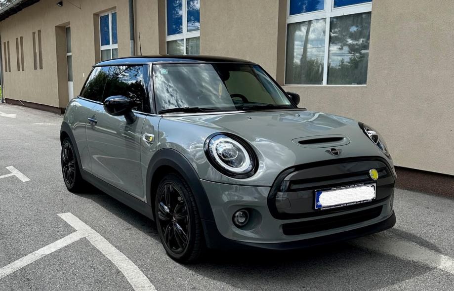 MINI Cooper SE Essential, 32kWh, registriran 1god, 2020 god.
