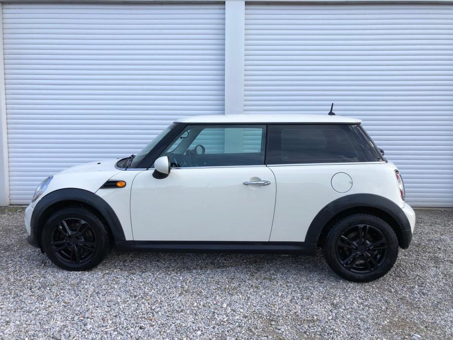 MINI Cooper One 1.6D Pepper White WINTER EDITION., 2011 god.