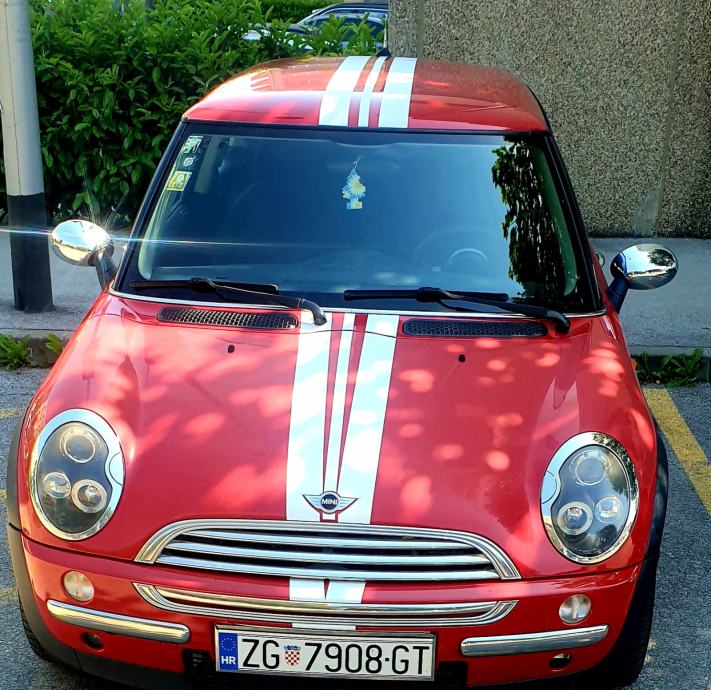 MINI Cooper One, 2003 god.