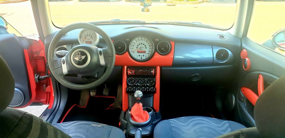 MINI Cooper One, 2003 god.