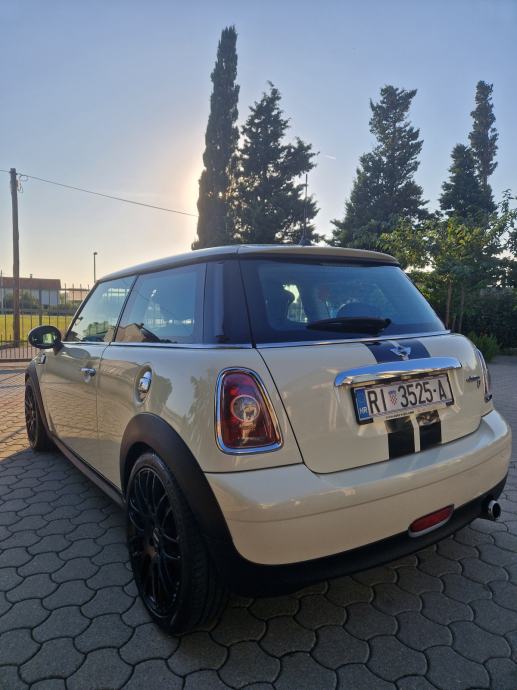 MINI Cooper One R56,1.6,180HP,servisiran i uredan, 2011 god.