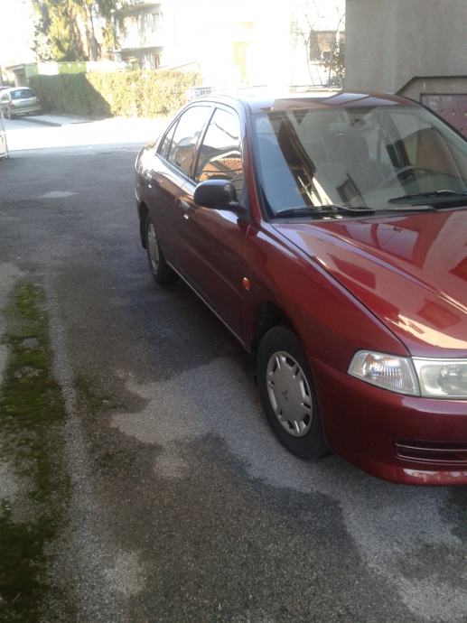 Mitsubishi Lancer 1,3 GL, 2001 god.