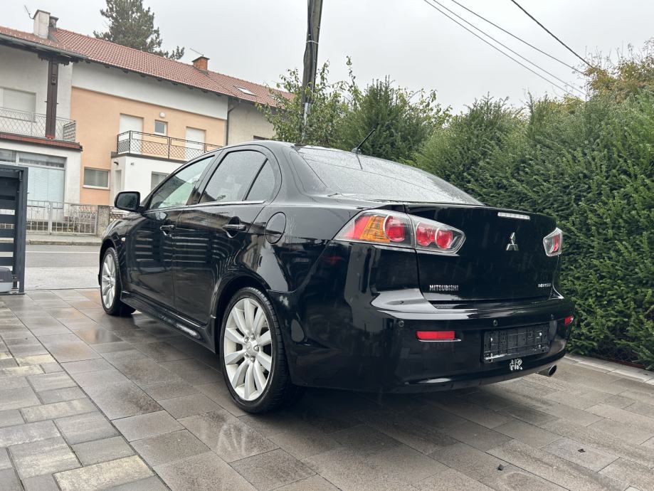Mitsubishi Lancer 1,8 Intense Sevisna knjiga HR auto, 2011 god.
