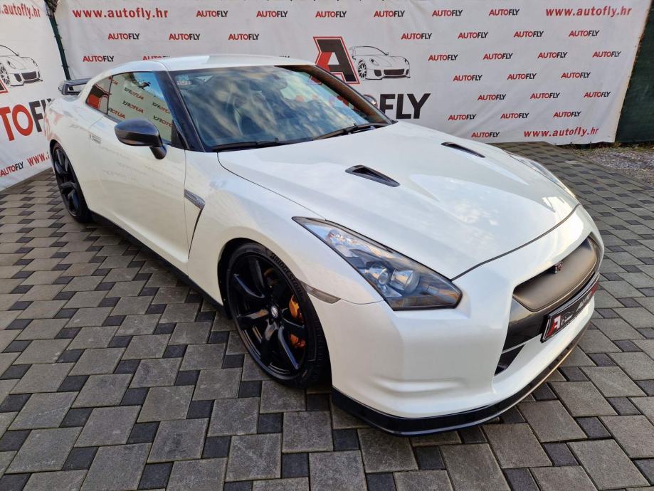 Nissan GT-R 3.8 Twin Turbo V6, 2009 god.