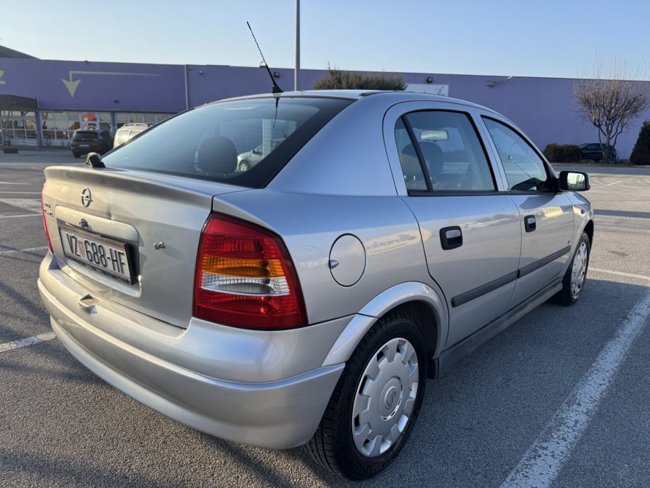 Opel Astra 1,4 16V, 1.vlasnik, reg 11/2025, klima, nove gume, 2006 god.