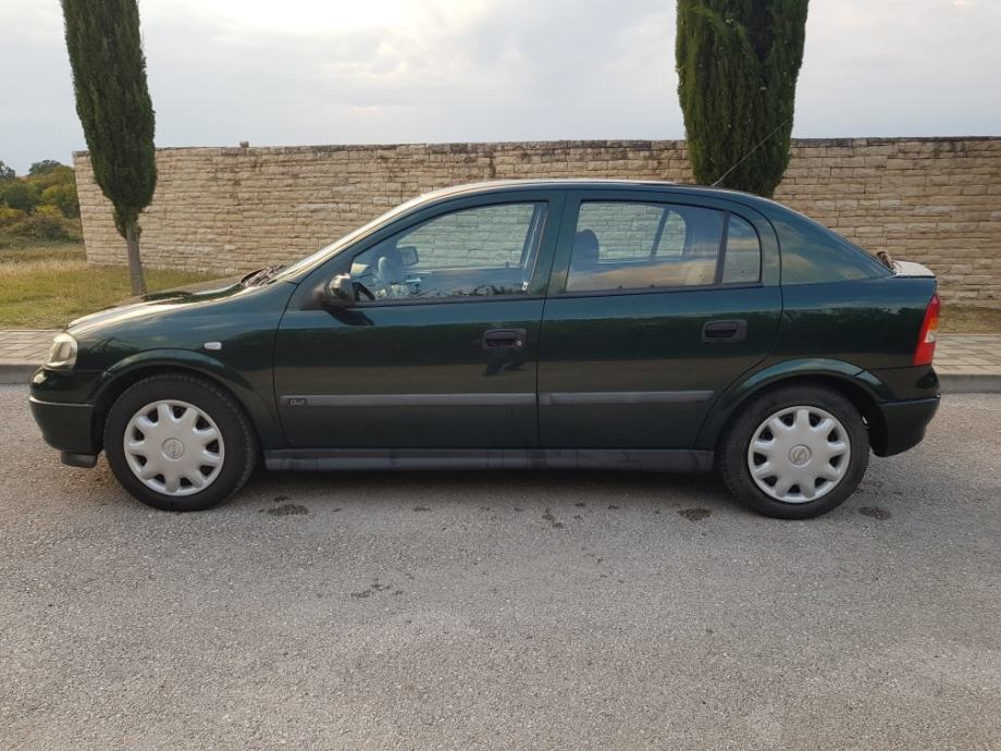 Opel Astra 1,6 Club Top stanje servisna #1700#eura, 2000 god.