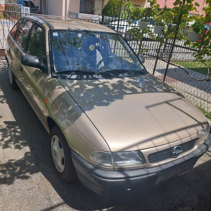 Opel Astra 1,4, 2000 god.