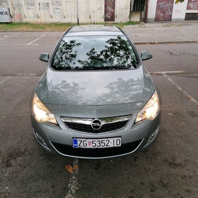 Opel Astra J 1,4 Turbo, reg godinu dana, 2011 god.