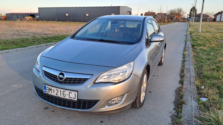 Opel Astra 1,4 Turbo benzin + LPG, reg.do 02/2025, 2011 god.