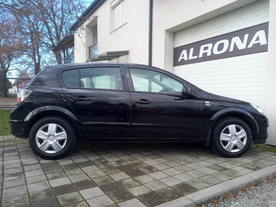 Opel Astra 1.4i *REG. 10/2023* KLIMA,II.VLASNICA,ZIMSKE GUME,5 VRATA ...
