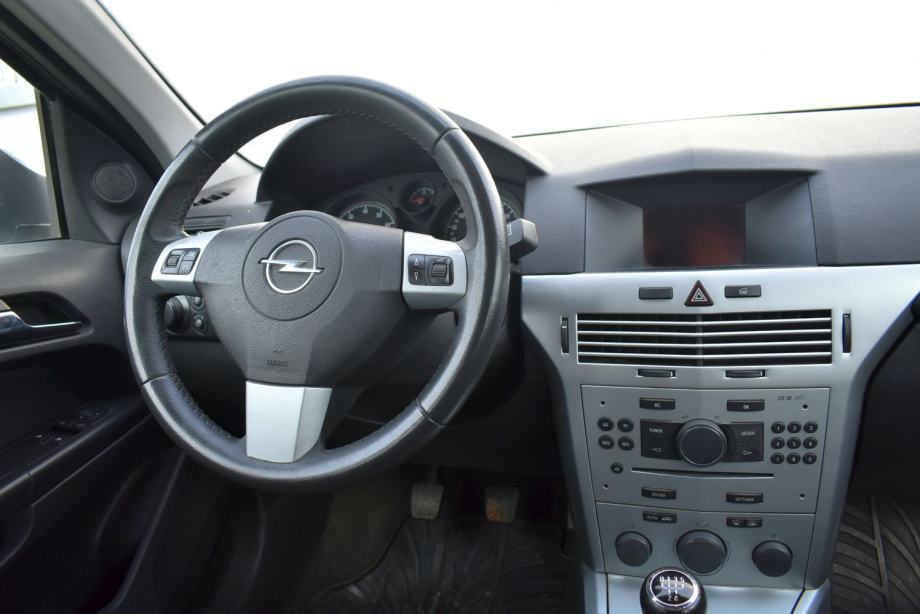 Opel Astra 1,6 Classic *HR* SERVISNA,REG.DO 02/2024, TEMPOMAT*, 2013 god.