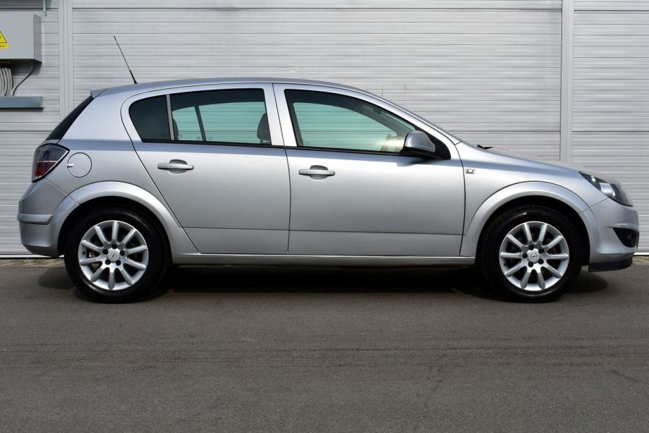 Opel Astra 1,6 Classic *HR* SERVISNA,REG.DO 02/2024, TEMPOMAT*, 2013 god.