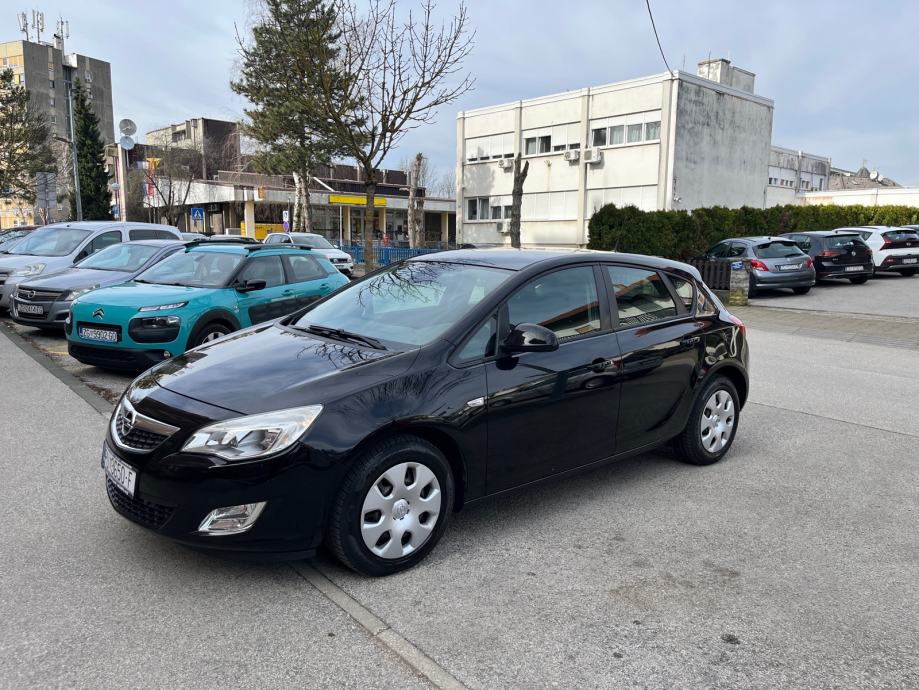 Opel Astra 1.6 ,Reg 02/2025,MFU Volan,1 vlasnik, 2010 god.