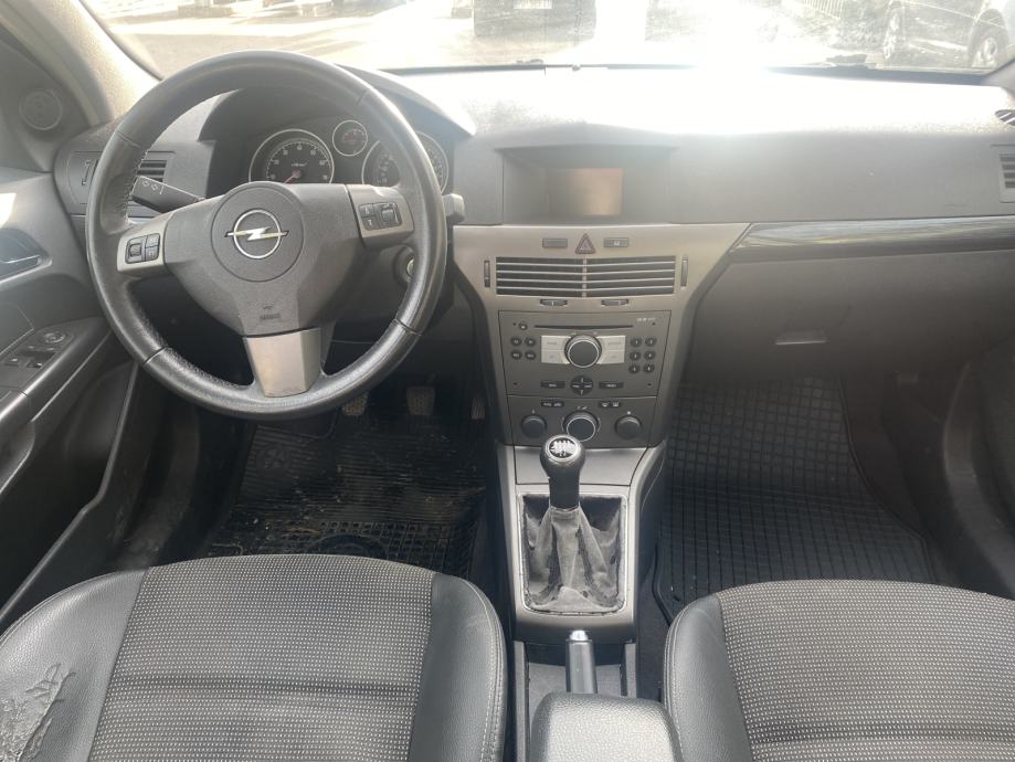 Opel Astra 1,6, 2006 god.