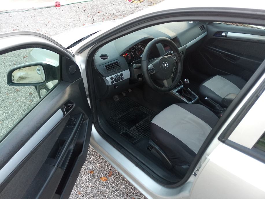 Opel Astra 1,6, 2006 god.