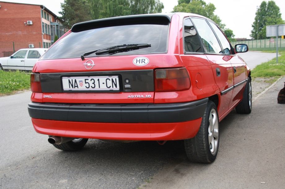 Opel Astra 1.6 , reg 6/2016, odlicno stanje, 1996 god.