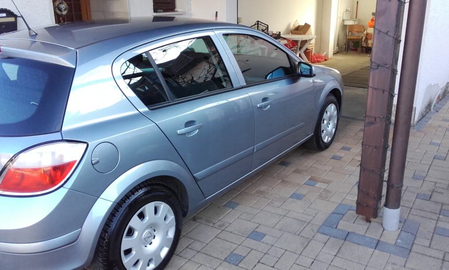 Opel Astra 1,6, 2006 god.