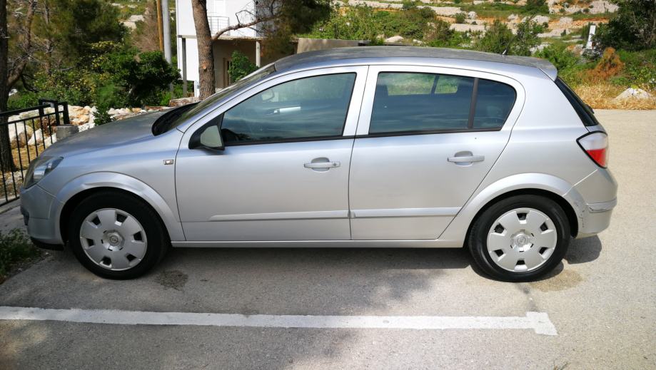 Opel Astra 1,6, 2006 god.