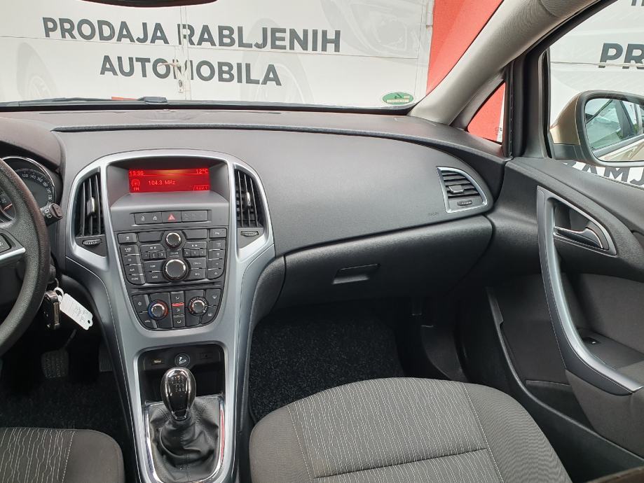 Opel Astra 1,7 CDTI 96KW 2013G. 146TKM LIMUZINA REDIZAJN MODEL 7.999 ...