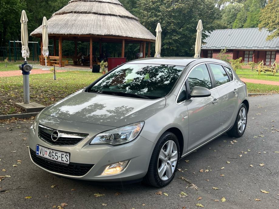 Opel Astra 1,7 CDTI * NAVI* MF VOLAN* REG 4/23g., 2010 god.