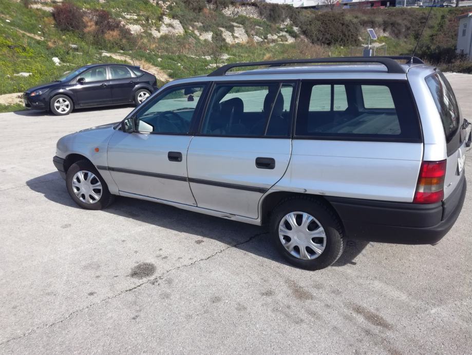 Opel Astra F 1,4 karavan, 2002 god., reg. pola god., nove gume..., 2002 ...