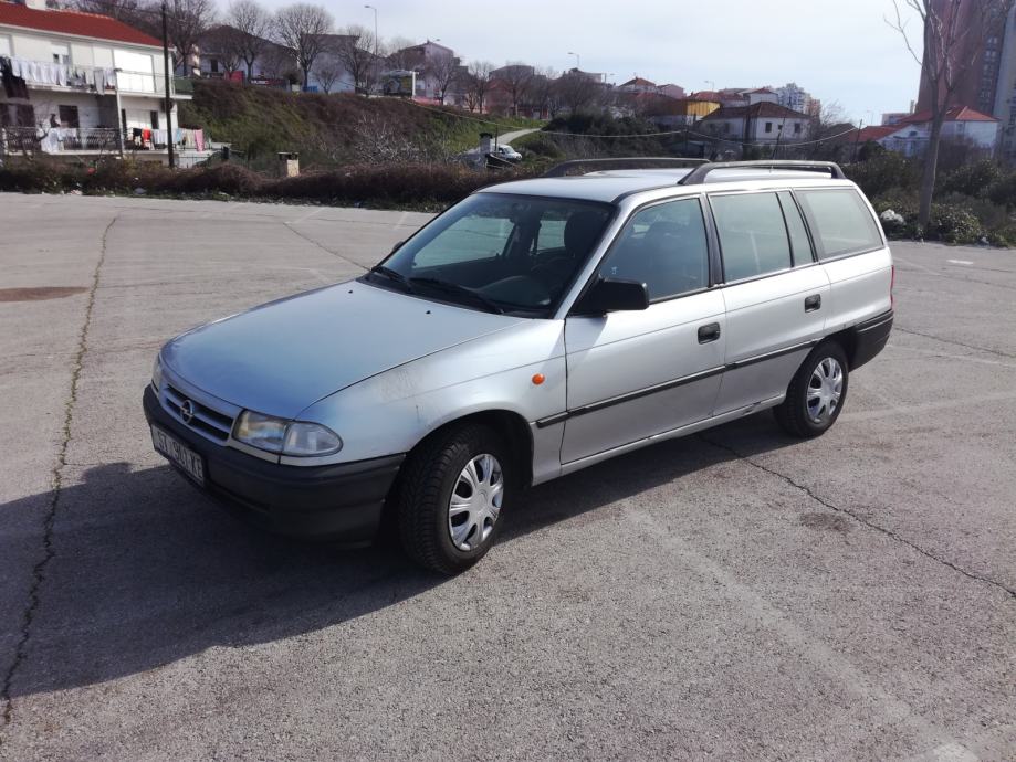 Opel Astra F 1,4 karavan, 2002 god., reg. pola god., nove gume..., 2002 ...