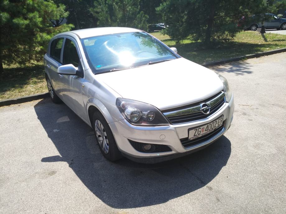 Opel Astra Classic ASTRA C-268583, 2012 god.