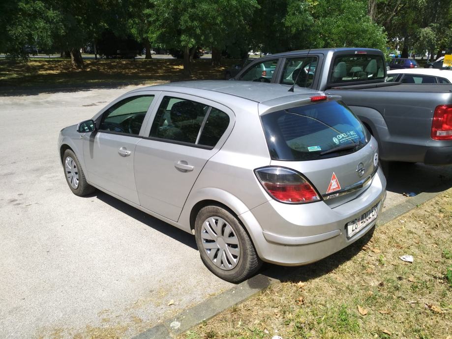 Opel Astra Classic ASTRA C-268583, 2012 god.