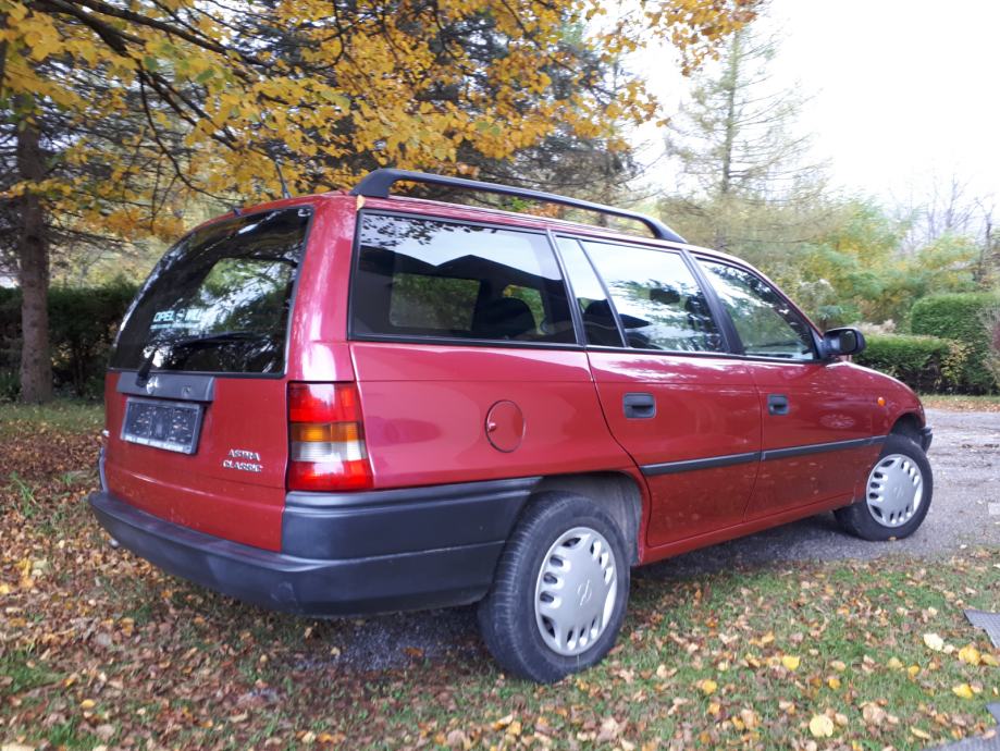 Opel Astra Classic Karavan, 2002 god.