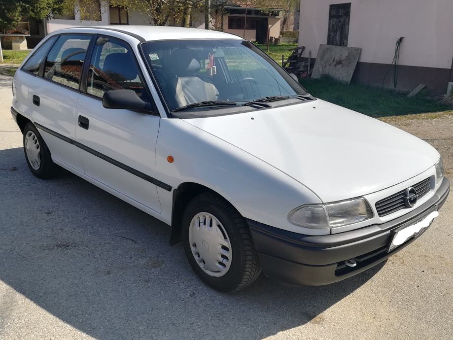 Opel Astra Classic, 2001 god.